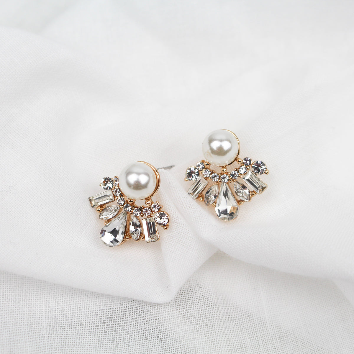 ARI EARRINGS – Black & Bloom